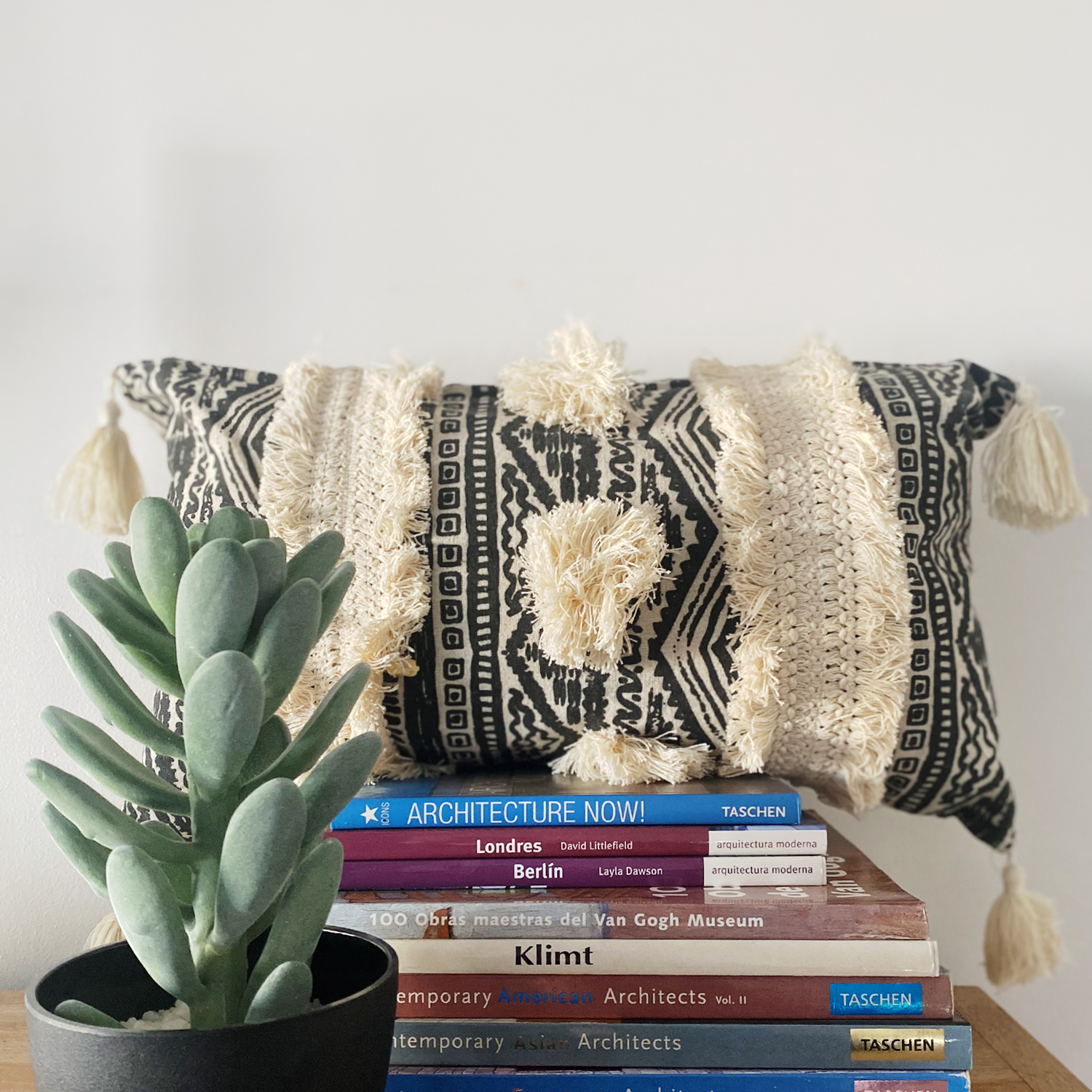 Cojín Boho 50×30 Negro y Crudo - Living Market